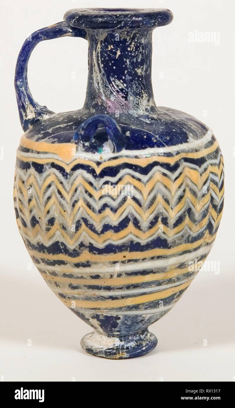 Glass core formed technique hi-res stock photography and images - Alamy