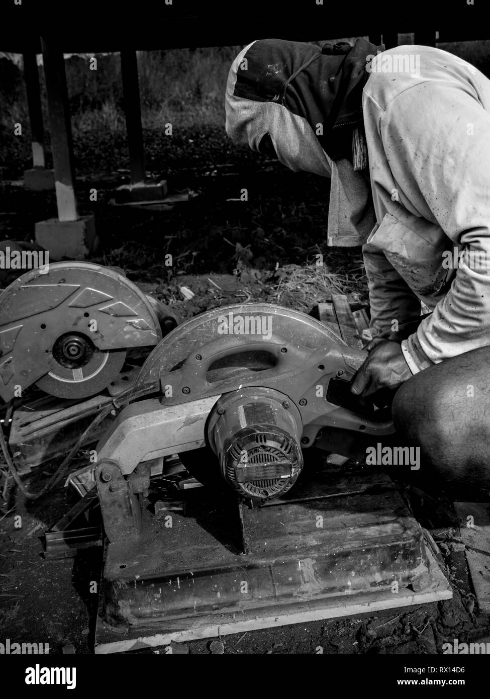 Male worker cutting steel with a cutting machine Stock Photo - Alamy