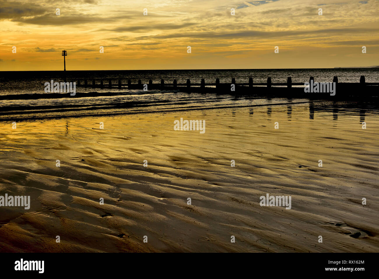 Diffused sunlight over the beach at low tide Stock Photo - Alamy