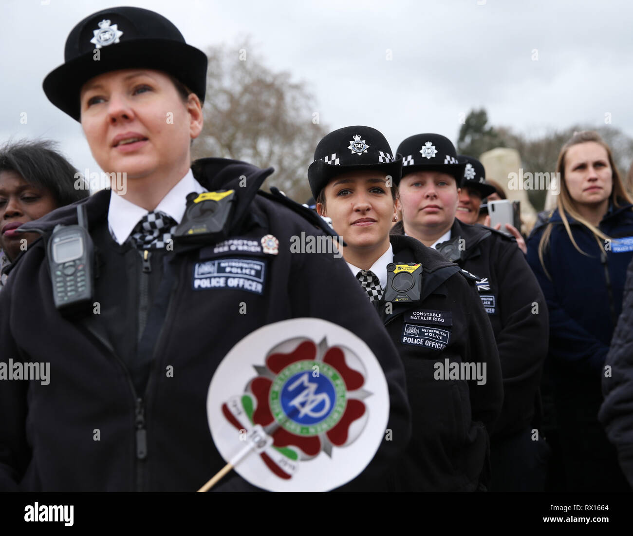 Women officers and staff from the Metropolitan Police take part in ...