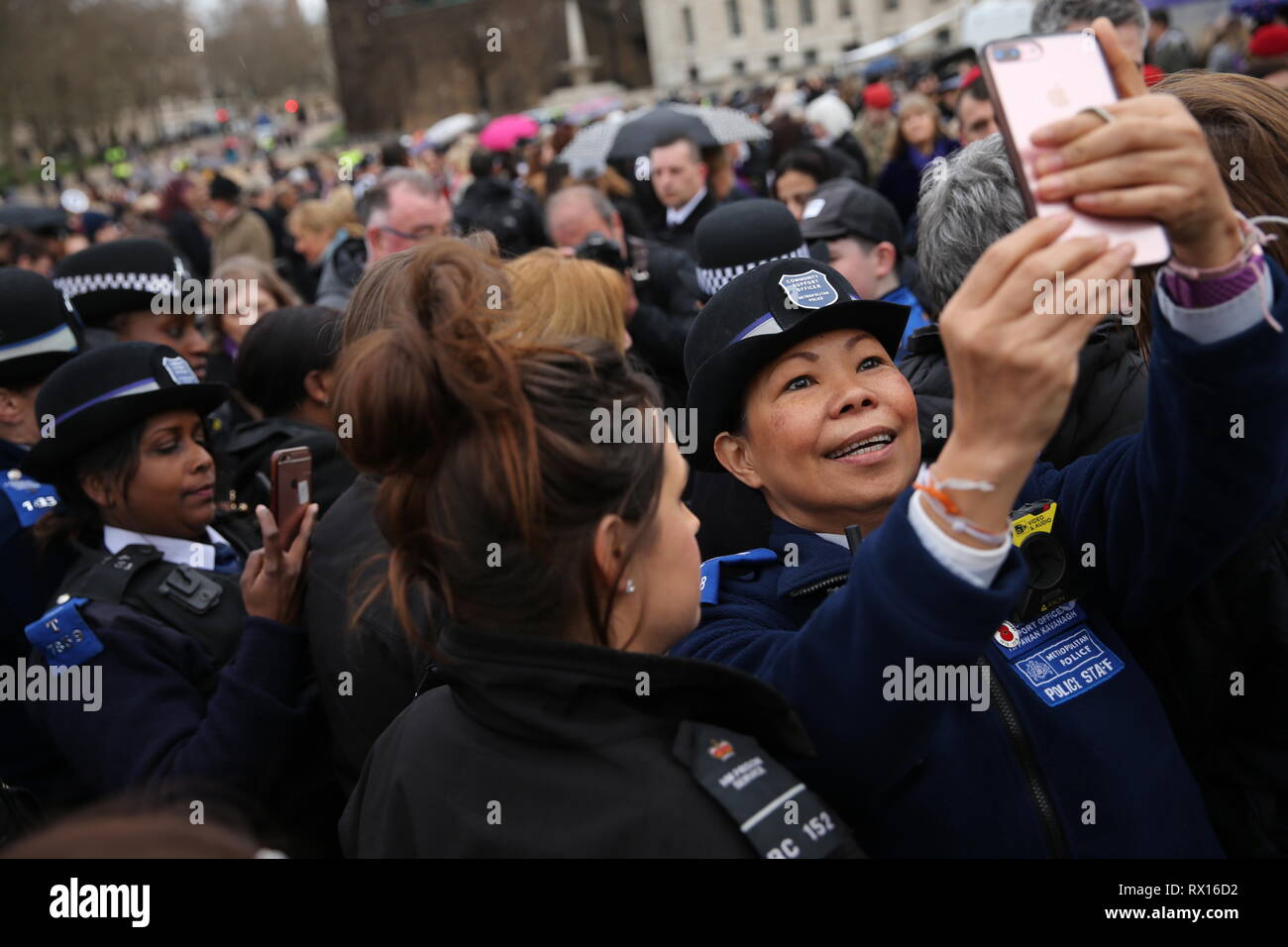 Women officers and staff from the Metropolitan Police take part in ...