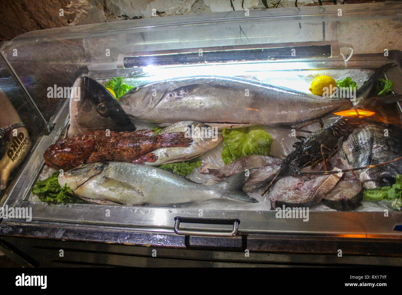 Display seafood restaurant hi-res stock photography and images - Alamy