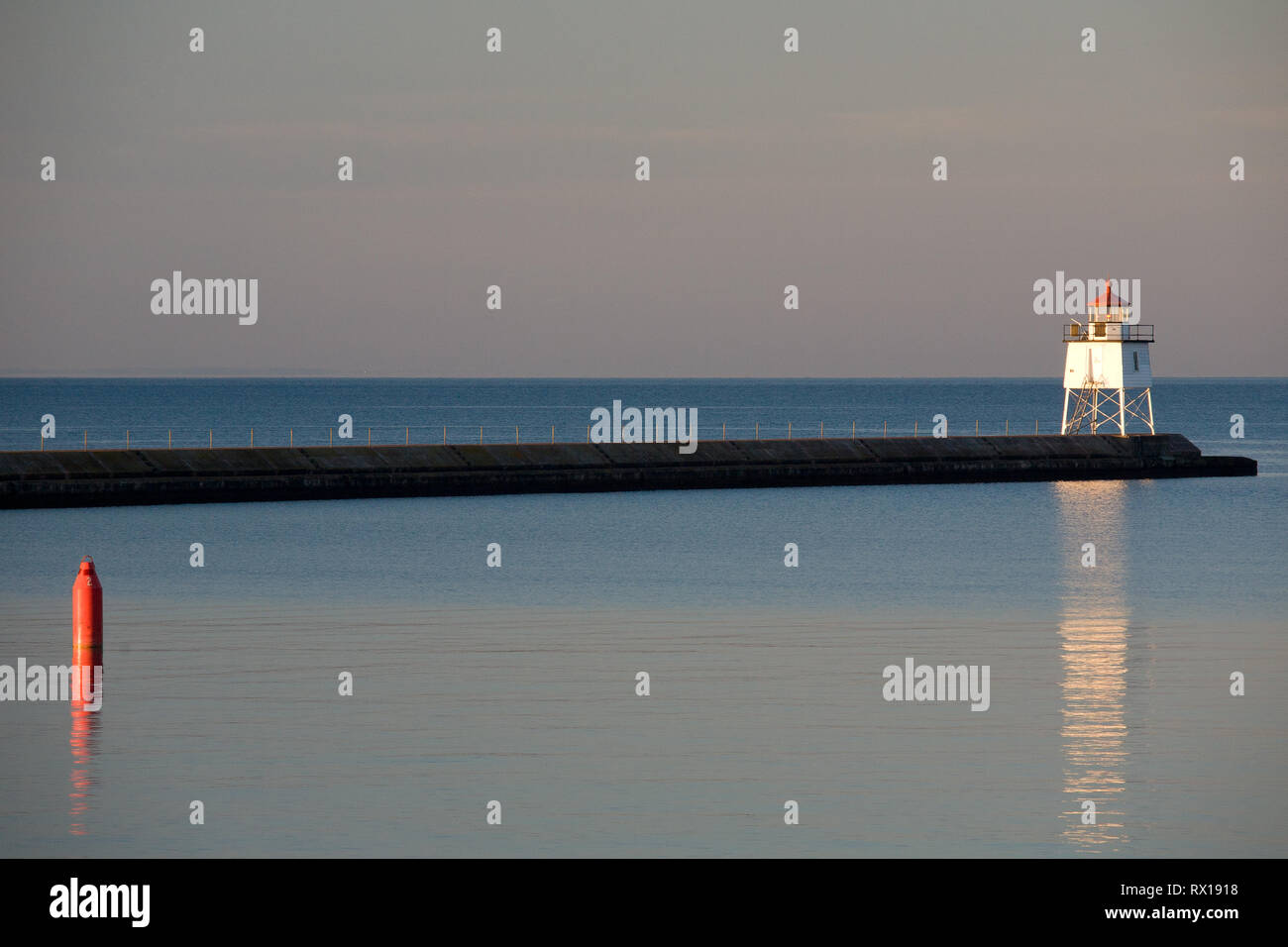 Two harbors minnesota breakwall hi-res stock photography and images - Alamy