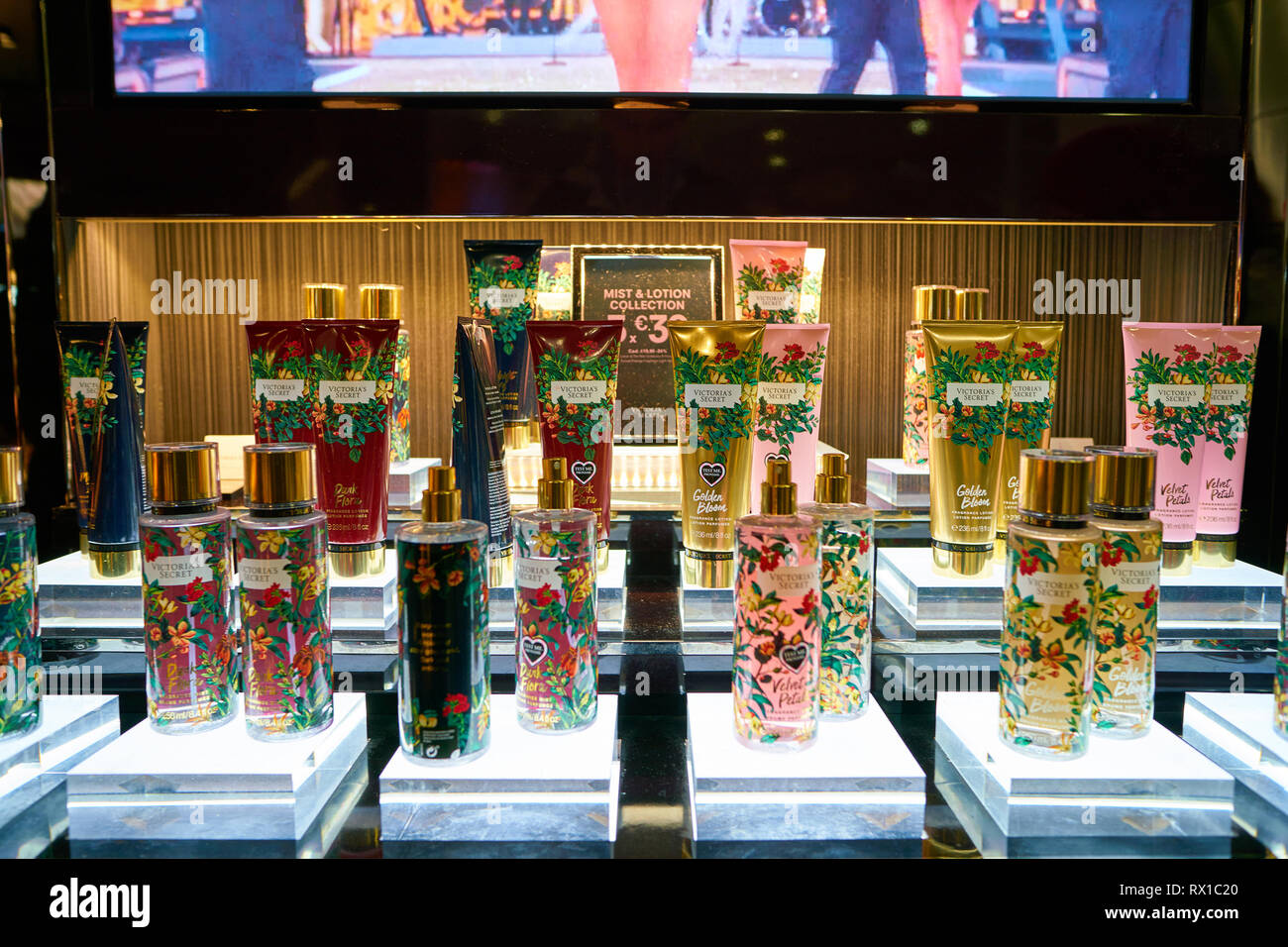 Victorias secret shop hi-res stock photography and images - Alamy