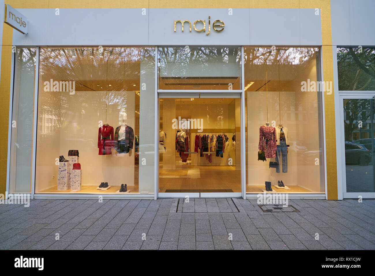 Maje clothing hi-res stock photography and images - Alamy