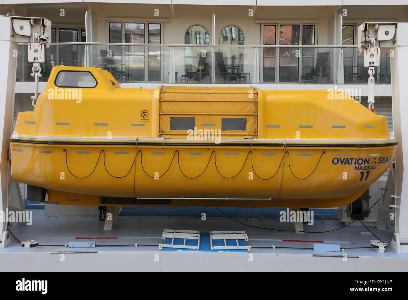 Royal Caribbean’s Ovation of the Seas cruise ship moored at the ...