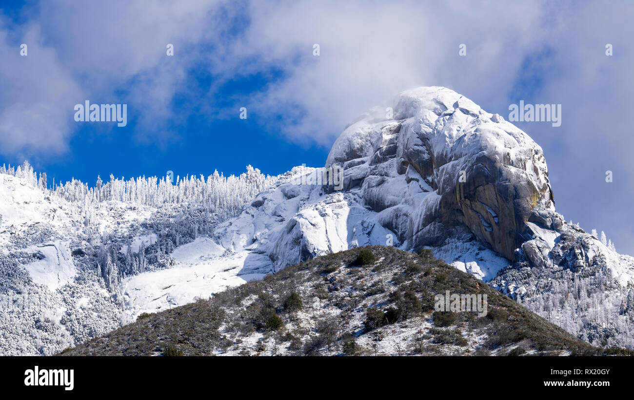 Moro Rock and the Giant Forest after a winter storm, Sequoia National ...