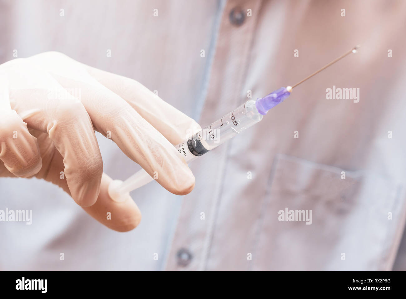 Doctor hand holding injection needle. Medical doctor picking up ...