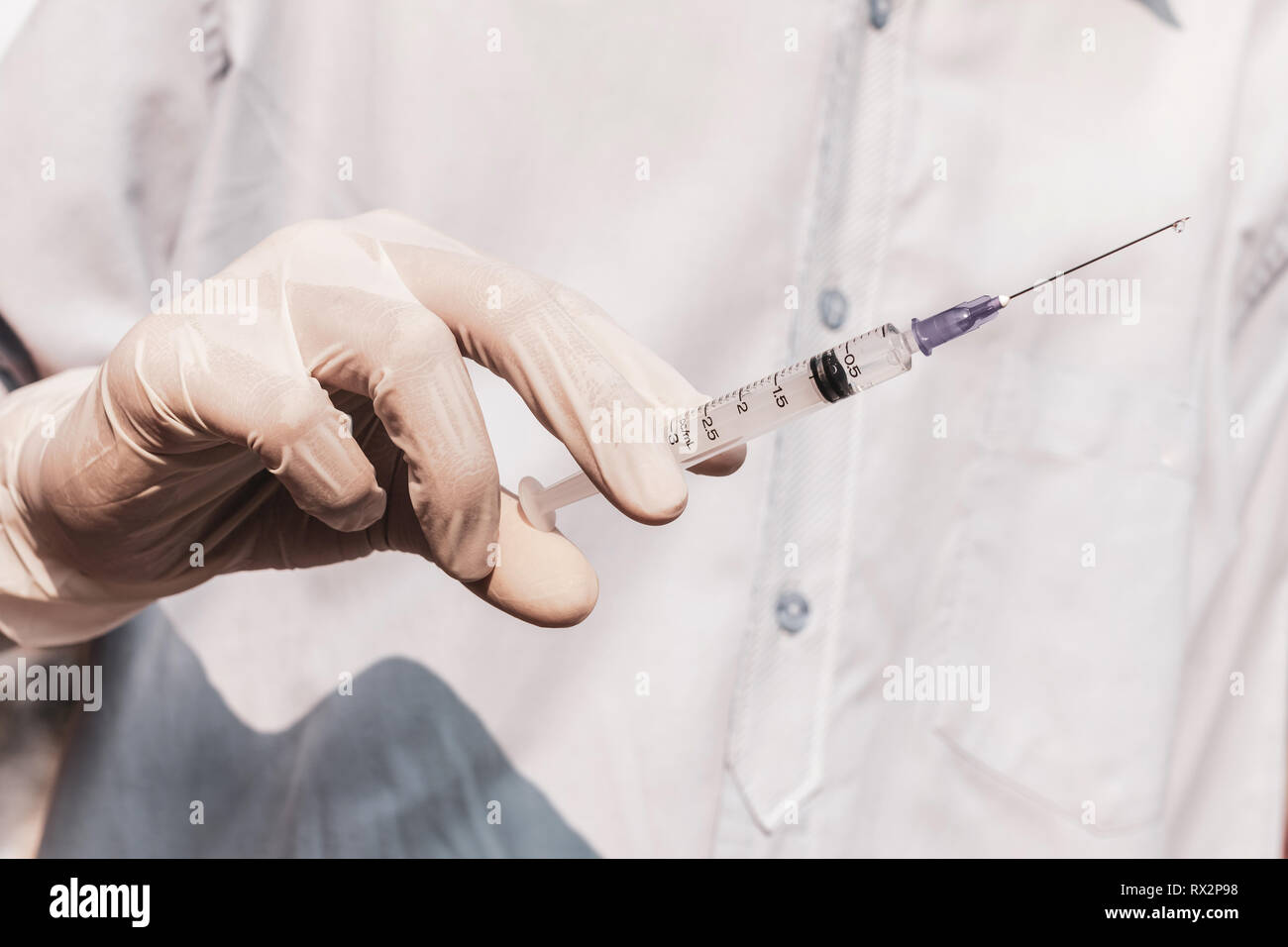 Hand holding needle hi-res stock photography and images - Alamy