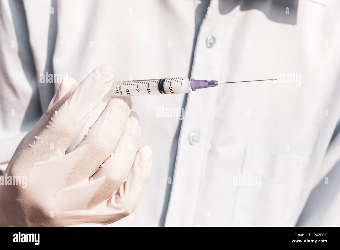 Doctor hand holding injection needle. Medical doctor picking up ...