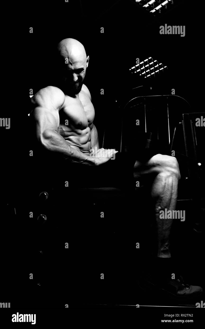 Bodybuilders Legs Shot Close Up In A Gym In Workout Stock Photo - Alamy