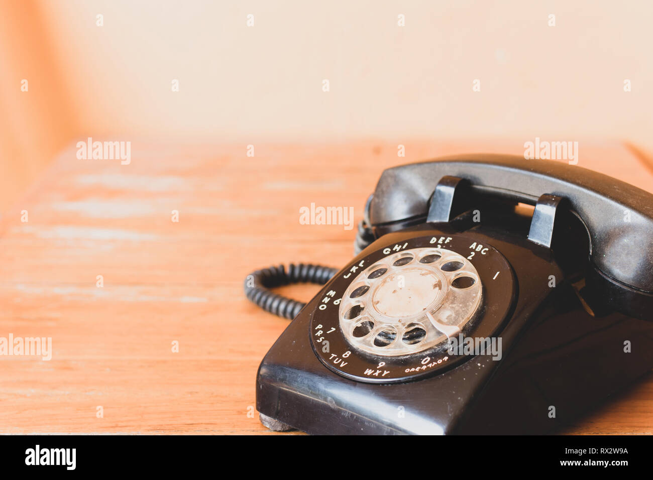 Phone ringing on desk hi-res stock photography and images - Alamy