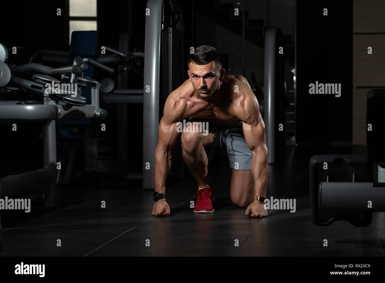 Sprinter starting position hi-res stock photography and images - Alamy