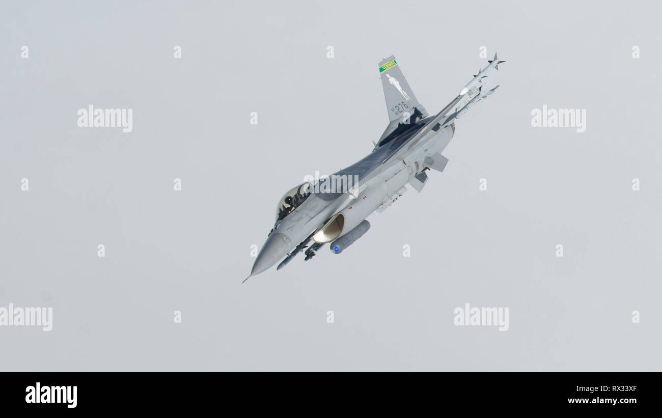 A Vermont Air National Guard F-16 Falcon pilot from the 158th Fighter ...