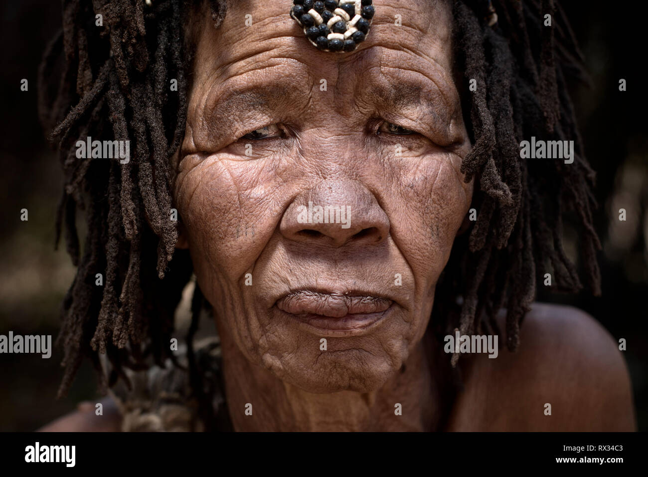 Khoisan tribe woman hi-res stock photography and images - Alamy