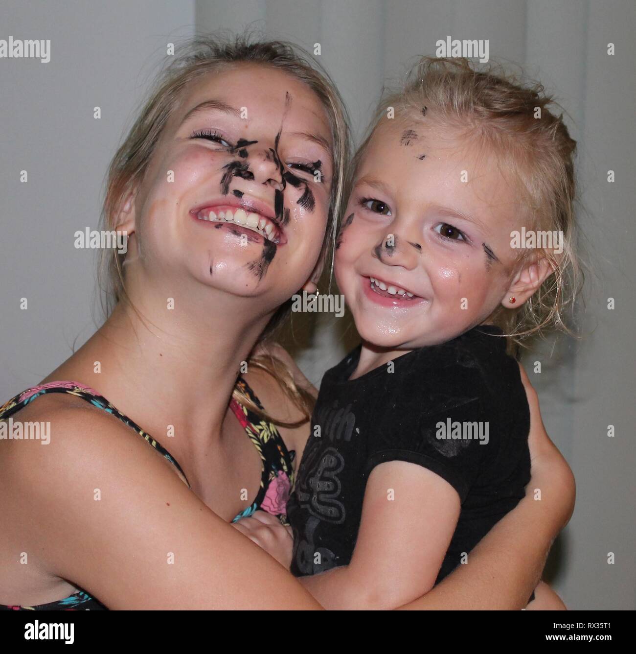 Sisters makeup hi-res stock photography and images - Alamy