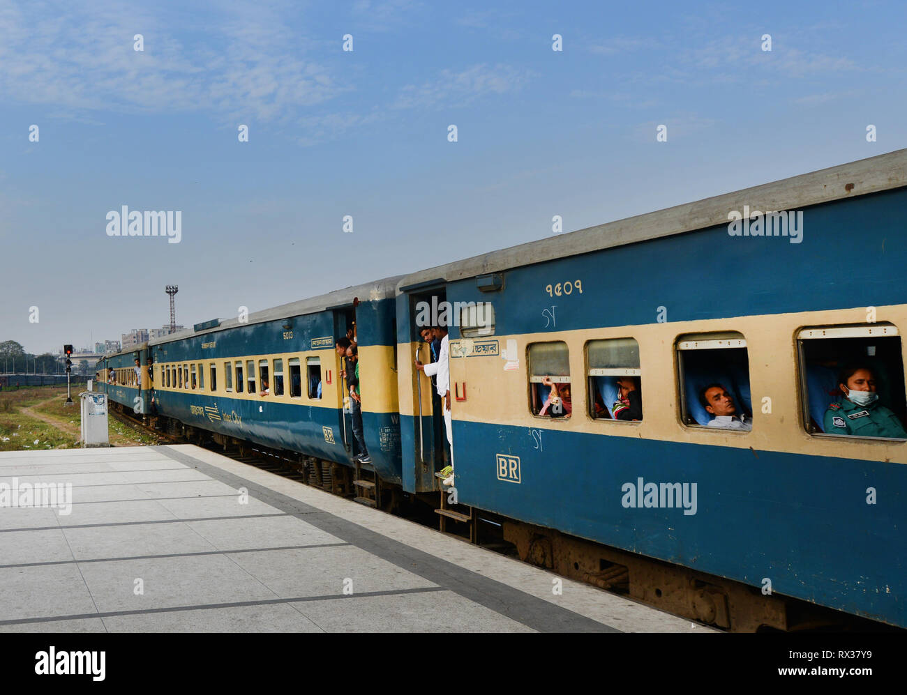 Bangladesh rail station hi-res stock photography and images - Alamy