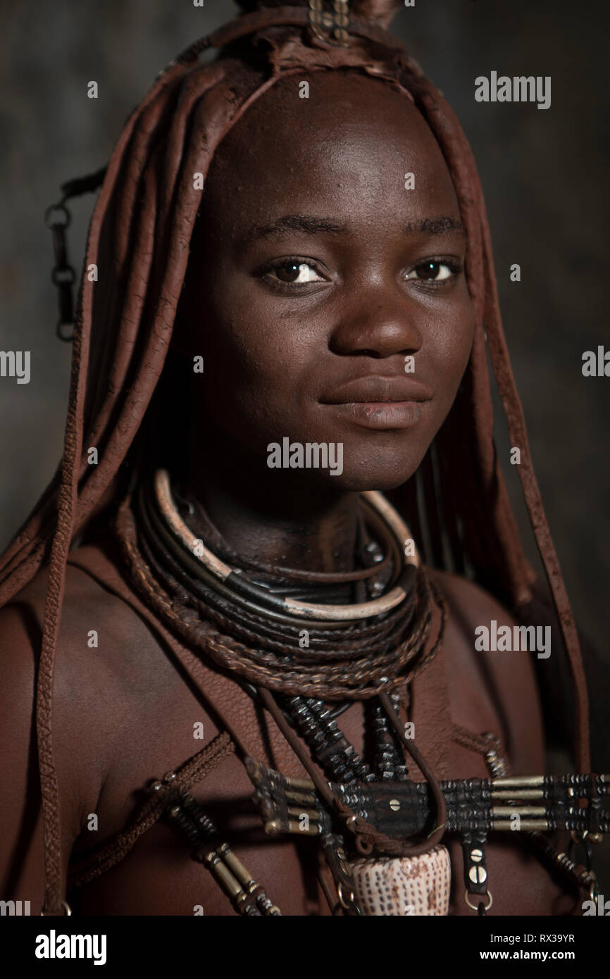 Woman of himba ethnic group hi-res stock photography and images - Alamy