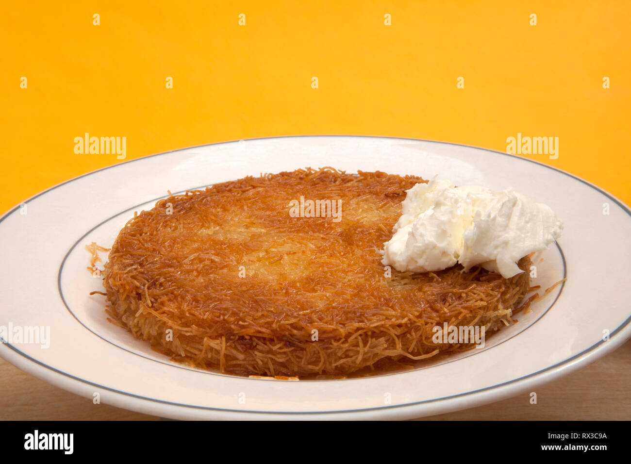 Traditional Turkish dessert kunefe Stock Photo - Alamy