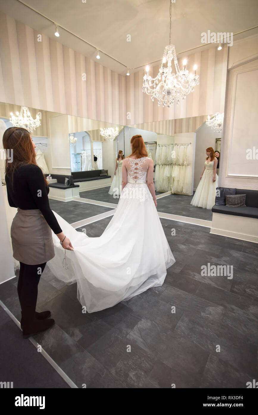 Girl in wedding shop hi-res stock photography and images - Alamy