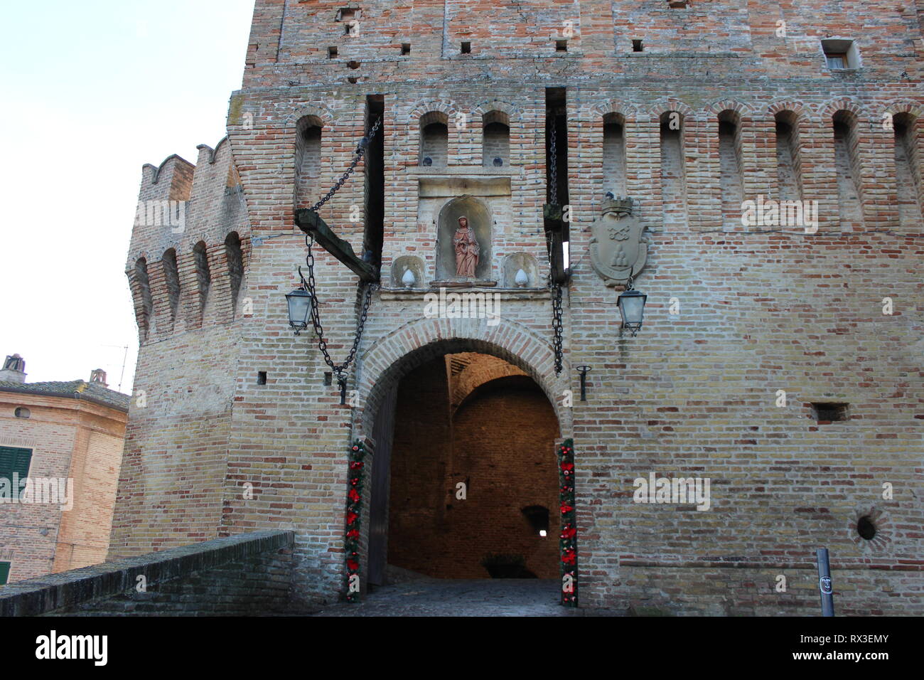 Castello medievale medievale hi-res stock photography and images - Alamy
