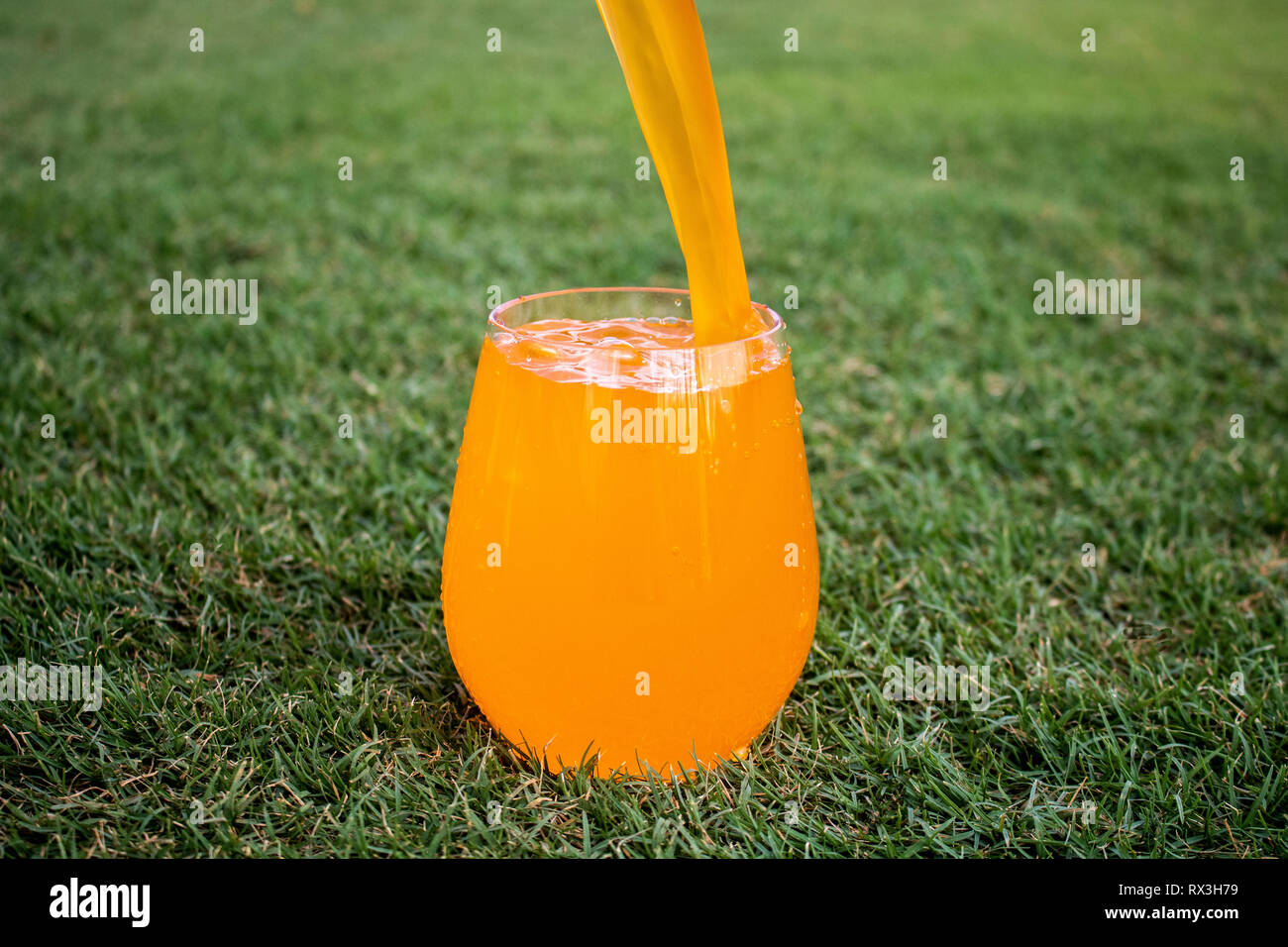 Pour juice hi-res stock photography and images - Alamy