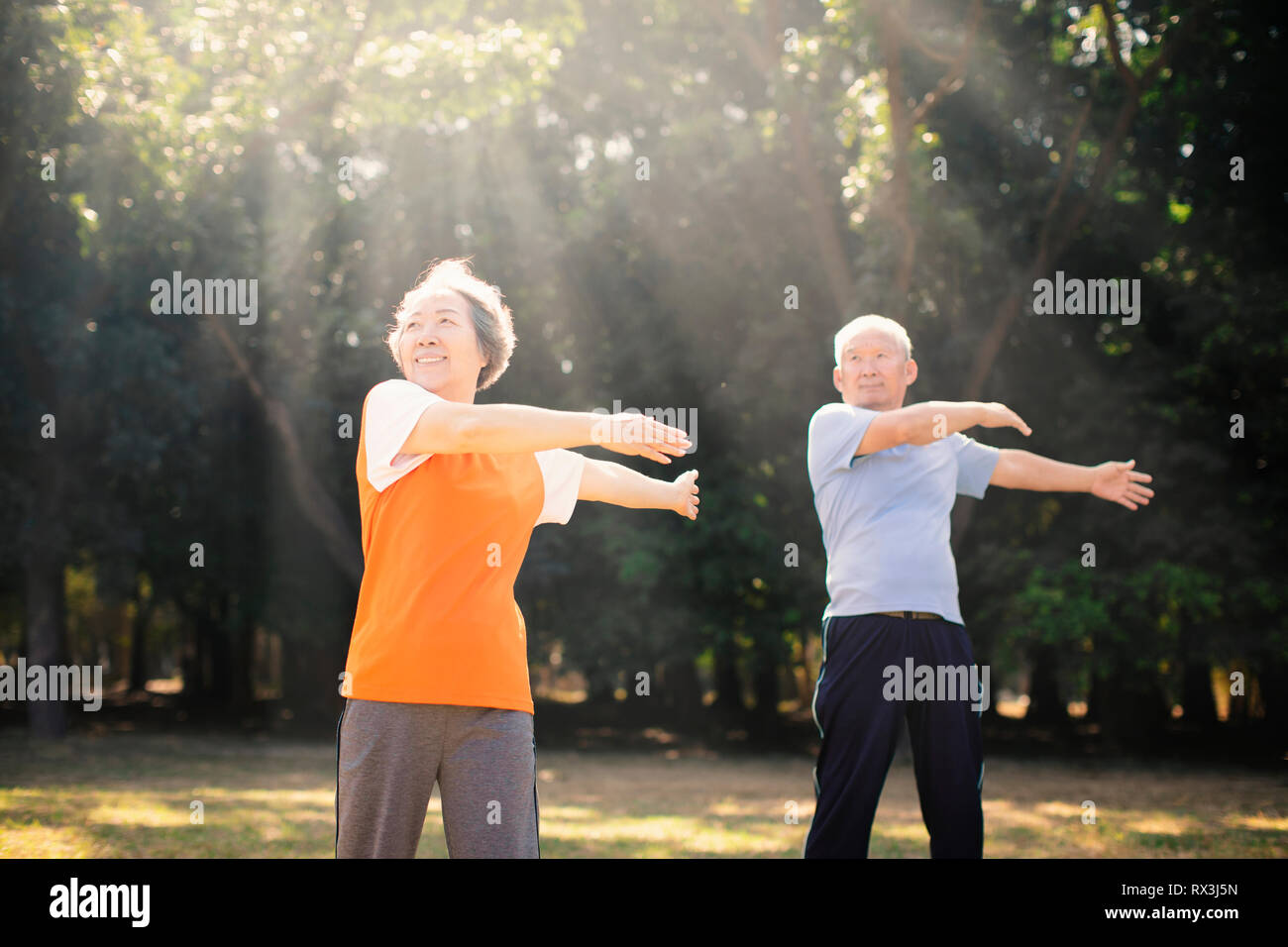 Elderly couple strength hi-res stock photography and images - Alamy