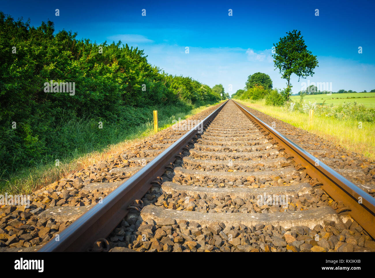 Straight road running parallel hi-res stock photography and images - Alamy