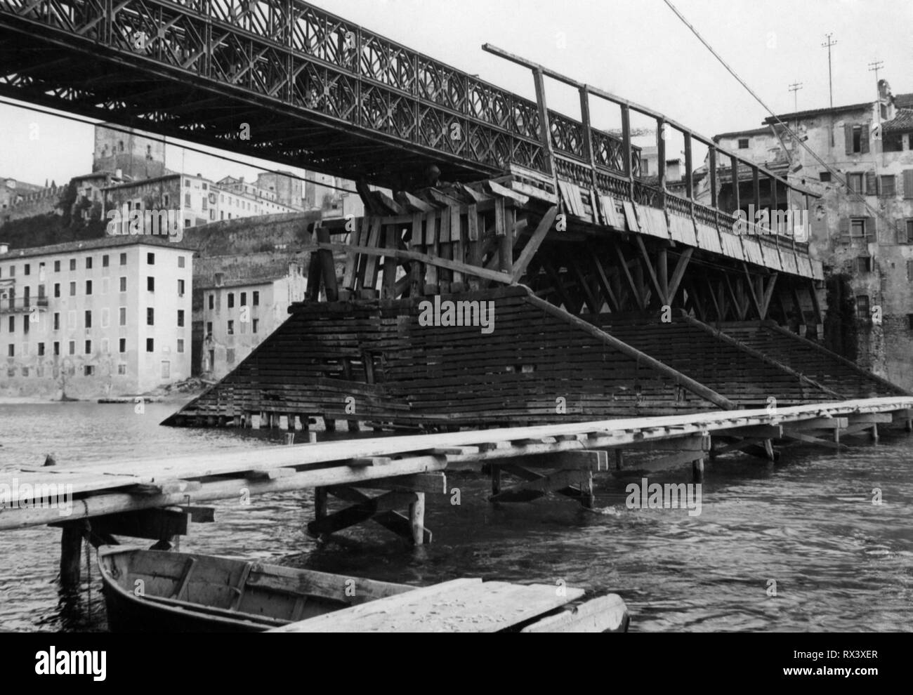 1950 bridge construction hi-res stock photography and images - Alamy