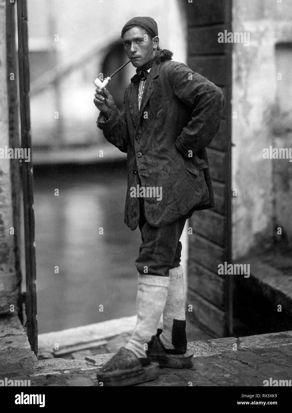 Historical man smoking a pipe Black and White Stock Photos & Images - Alamy