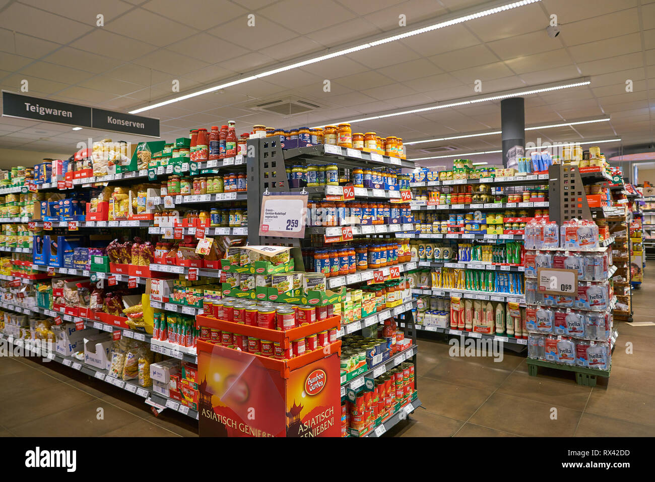 Rewe Supermarket Stock Photos & Rewe Supermarket Stock Images - Alamy
