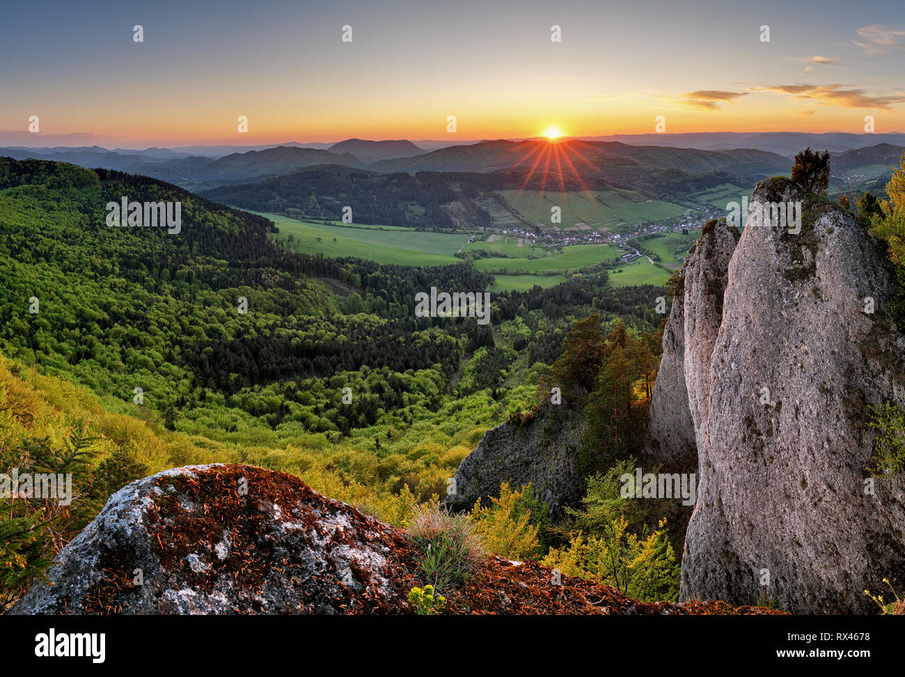 Amazing panoramic rocky landscape hi-res stock photography and images ...