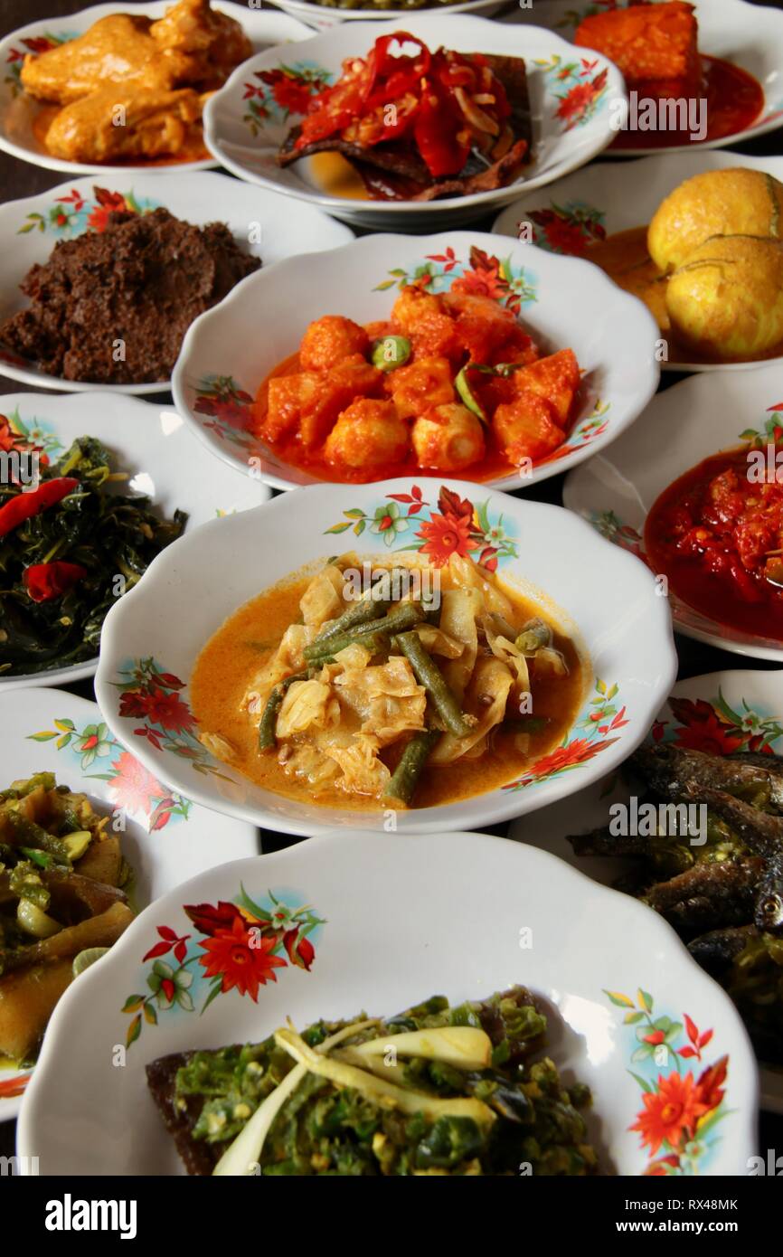Traditional minangkabau food hi-res stock photography and images - Alamy