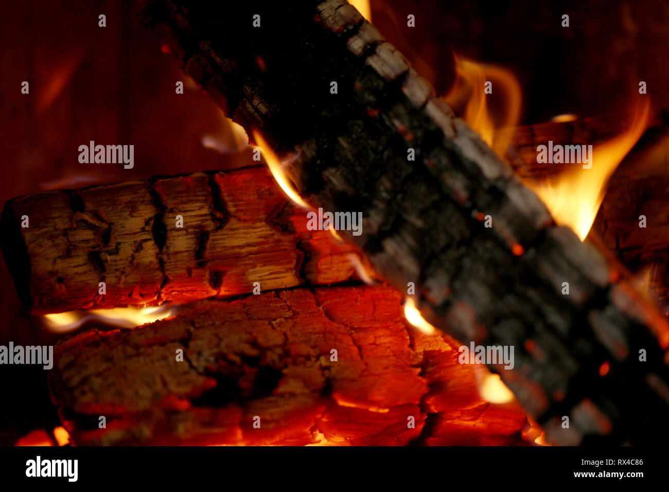 Wood Fire Glow Embers Stock Photo - Alamy