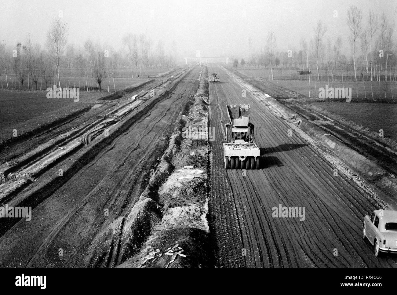 autostrada del sole under construction, compacting, italy 1958 Stock ...