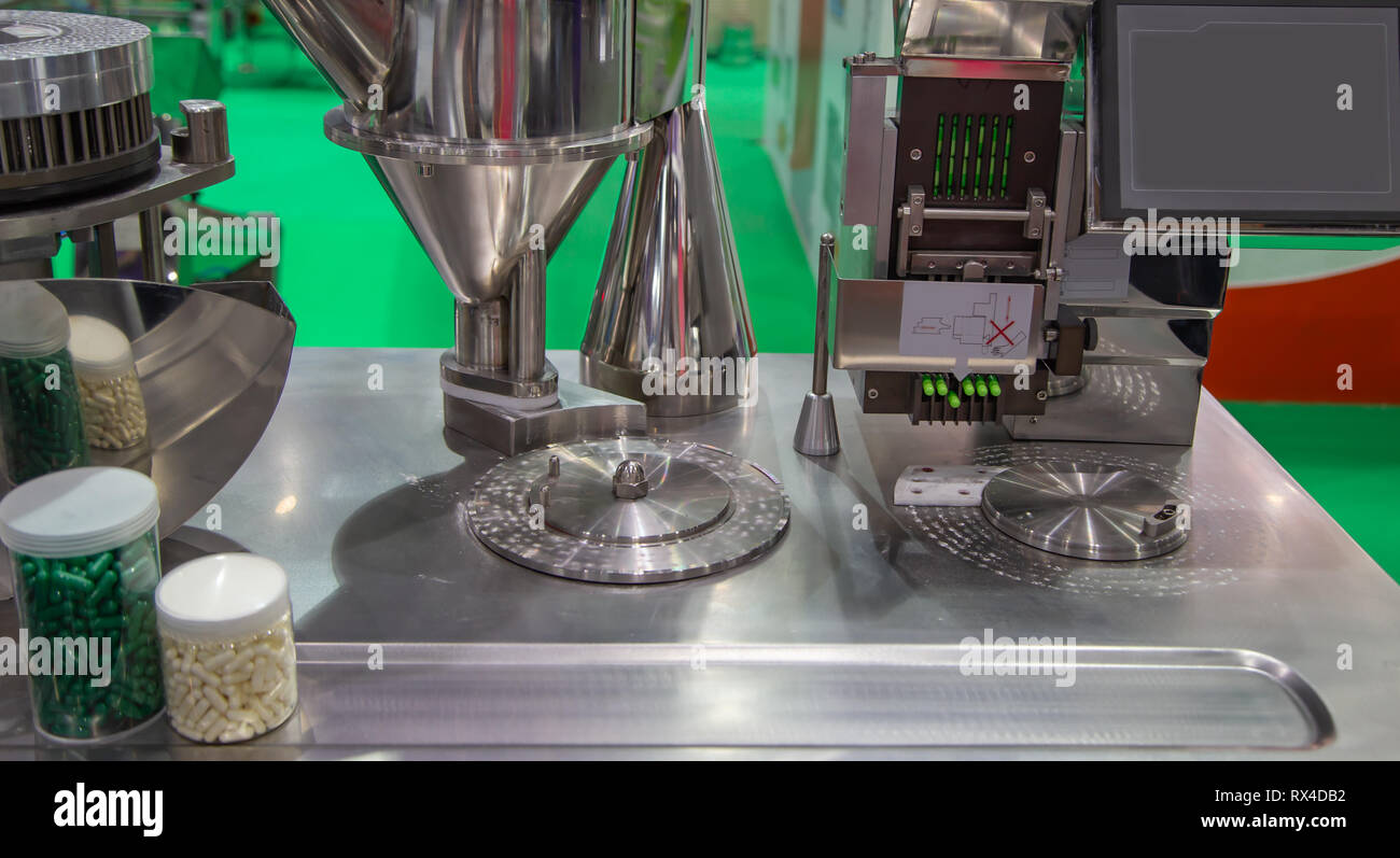 Pill counting machine hi-res stock photography and images - Alamy