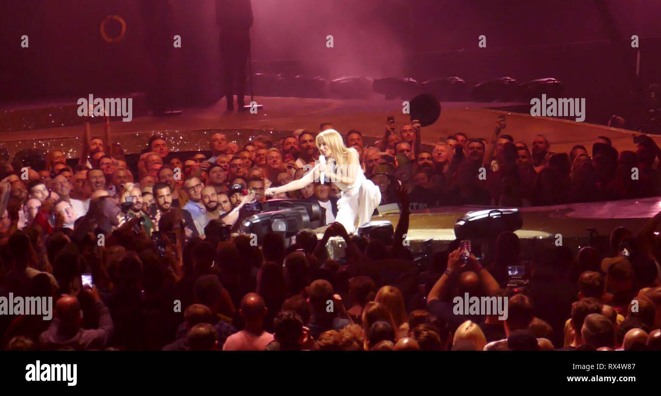 LONDON, ENGLAND - SEPTEMBER 27: Singer Kylie Minogue performs in ...