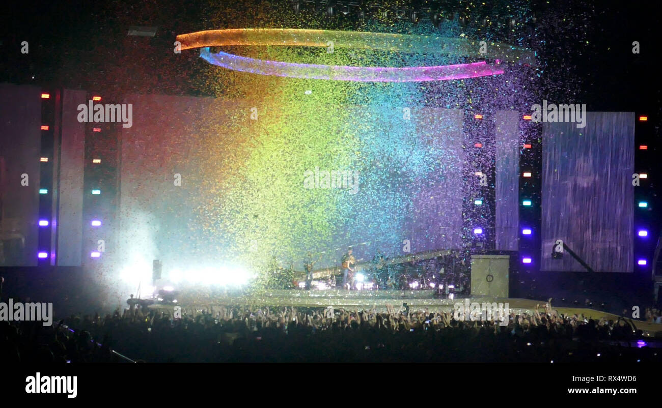 LONDON, ENGLAND - SEPTEMBER 26: Singer Kylie Minogue performs in ...