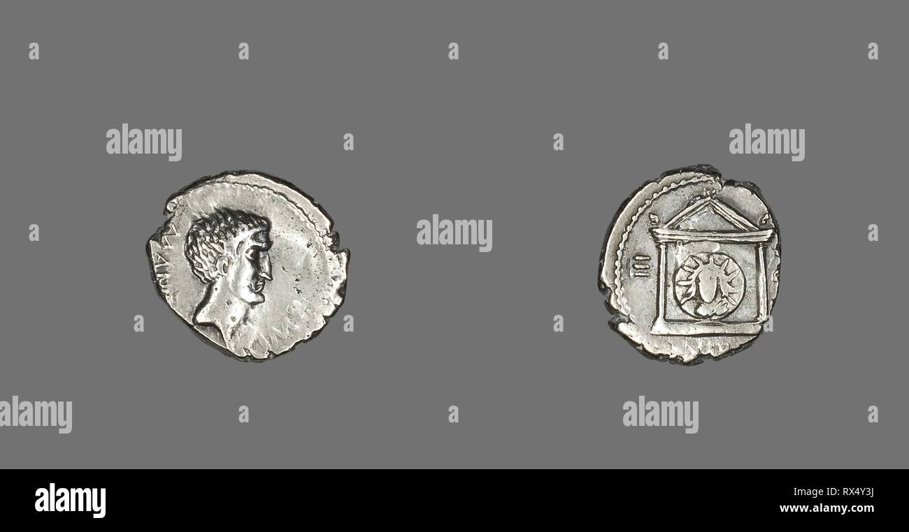 Silver dimensions coin hi-res stock photography and images - Alamy