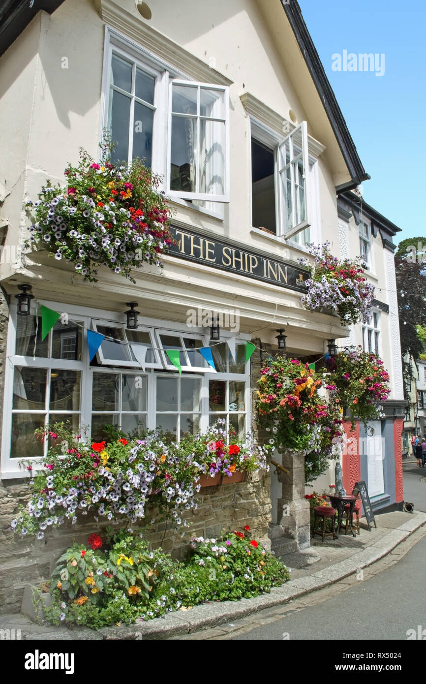 Ship Inn with colourful floral displays at Fowey, South Cornwall Stock ...