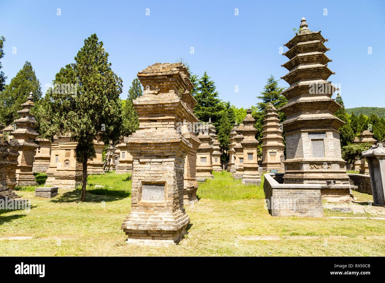 Asian shaolin monk hi-res stock photography and images - Alamy