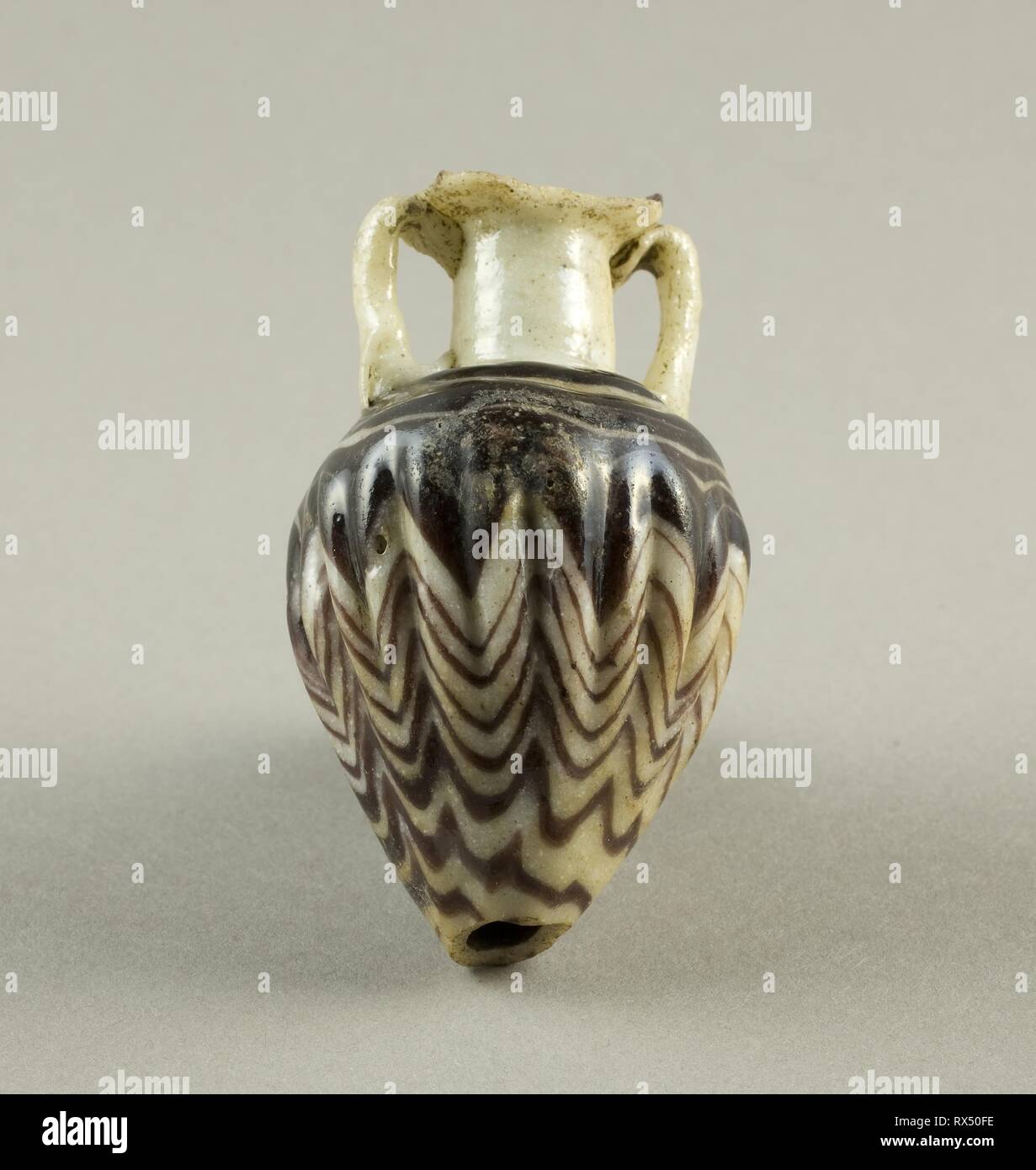 Glass core formed technique hi-res stock photography and images - Alamy