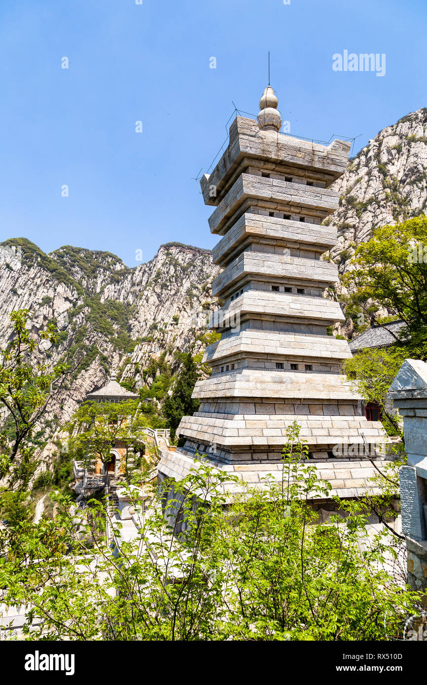 Mountain china temple tao hi-res stock photography and images - Alamy