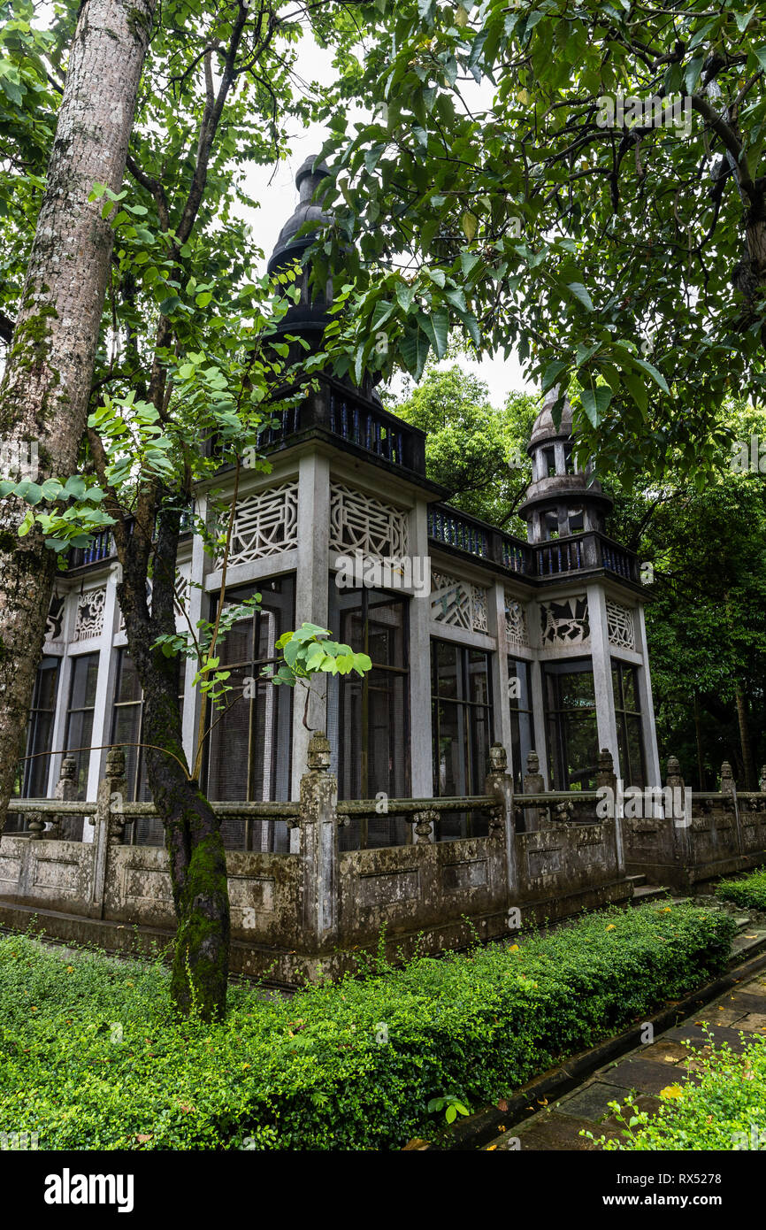 July 2017, Kaiping, China. Birds nest in Li garden Kaiping Diaolou ...