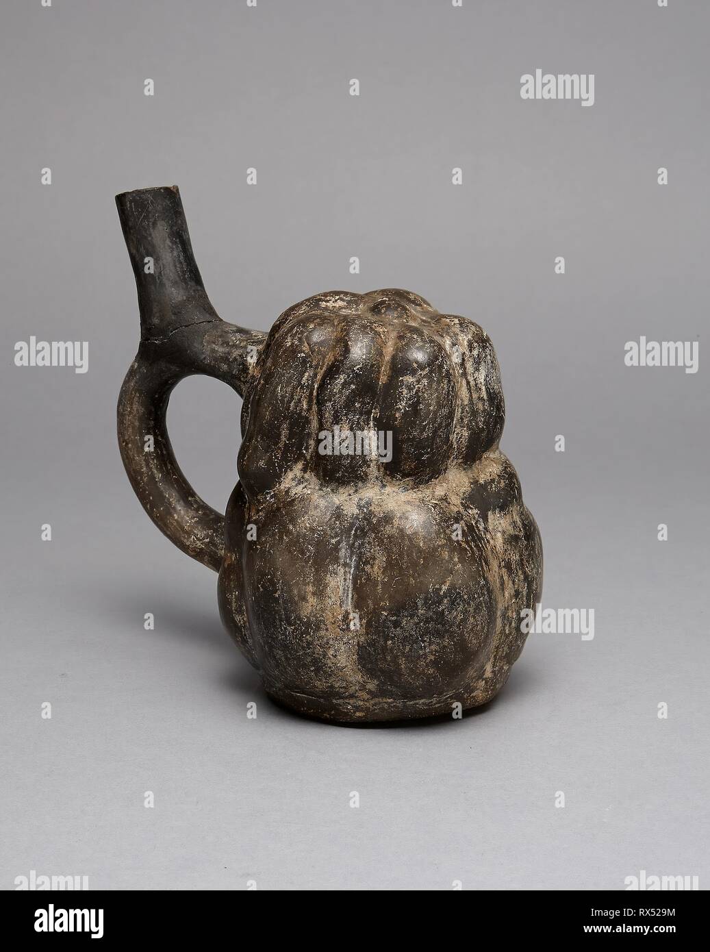 Moche vessel hi-res stock photography and images - Alamy