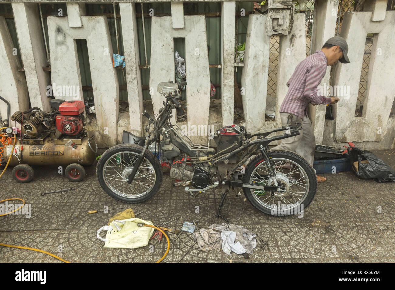 Street mechanic hi-res stock photography and images - Alamy