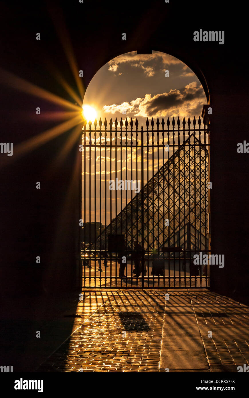 Louvre lens france hi-res stock photography and images - Alamy