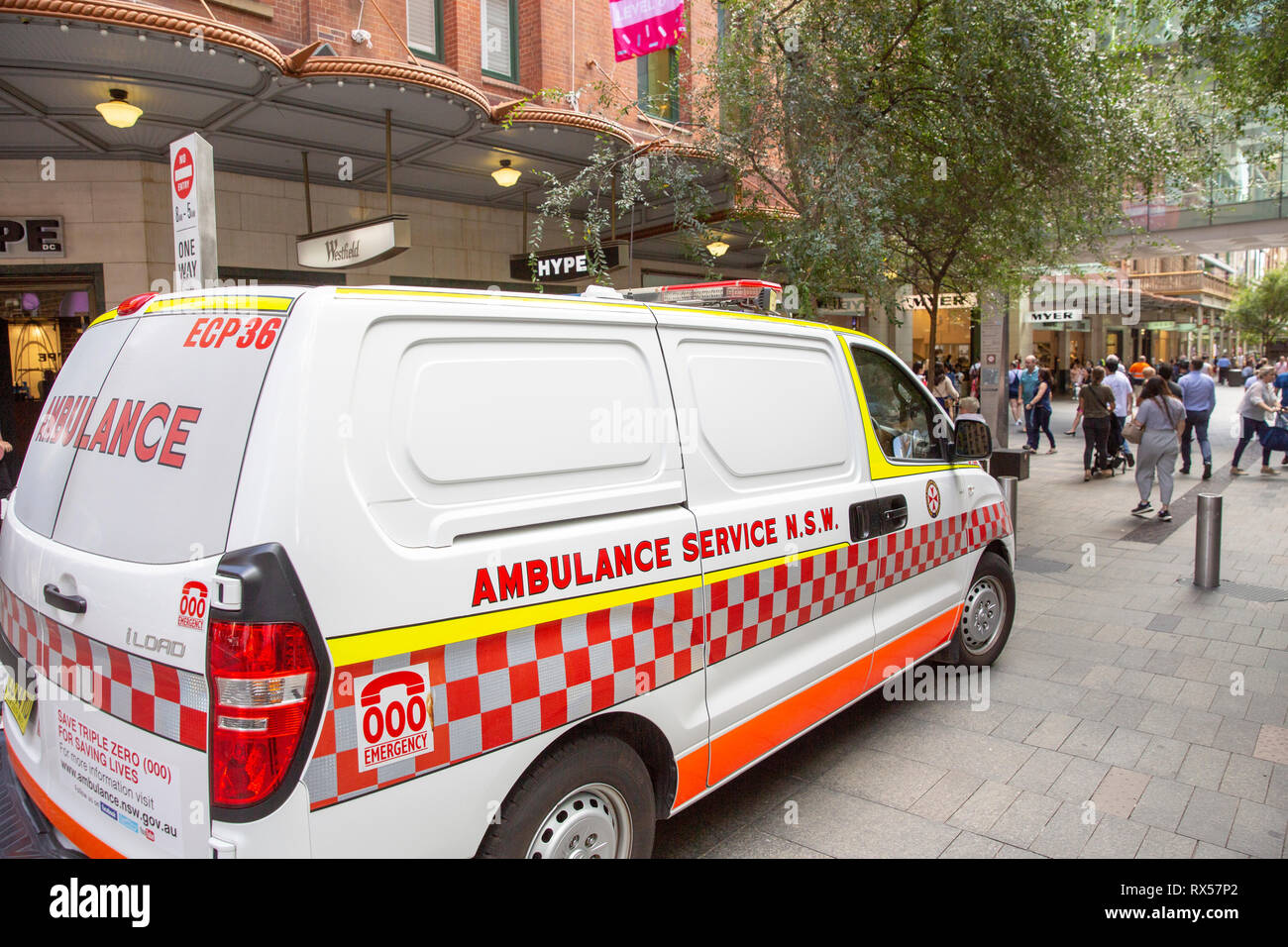 City ambulance sydney hi-res stock photography and images - Alamy