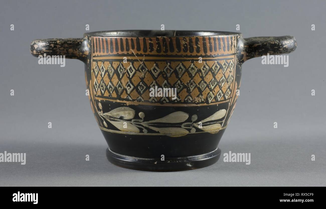 Ancient greek drinking cup hi-res stock photography and images - Alamy