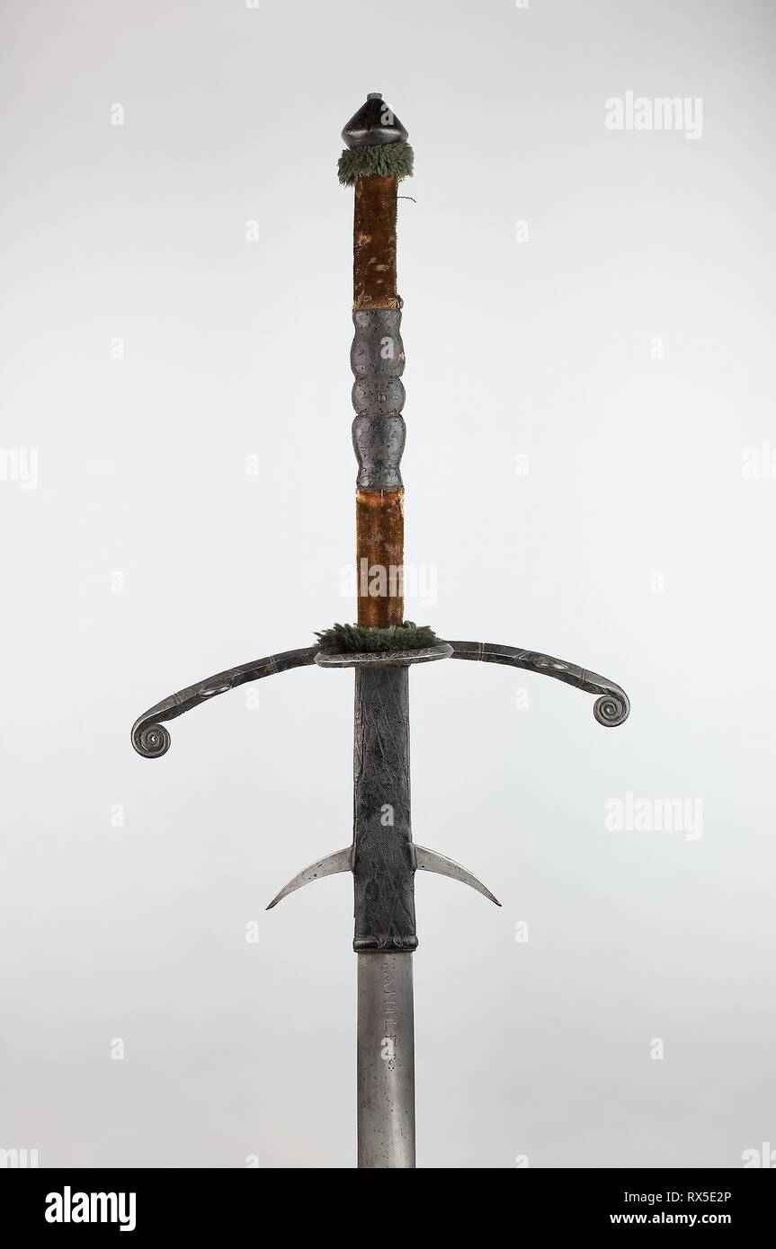 Two-handed swords of AC Unity. The main reason they look like this is ...